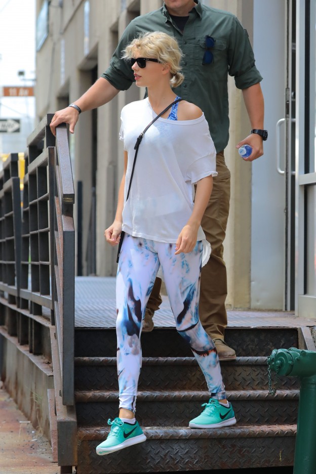 Taylor Swift Cameltoe (31 Photos) | #TheFappening